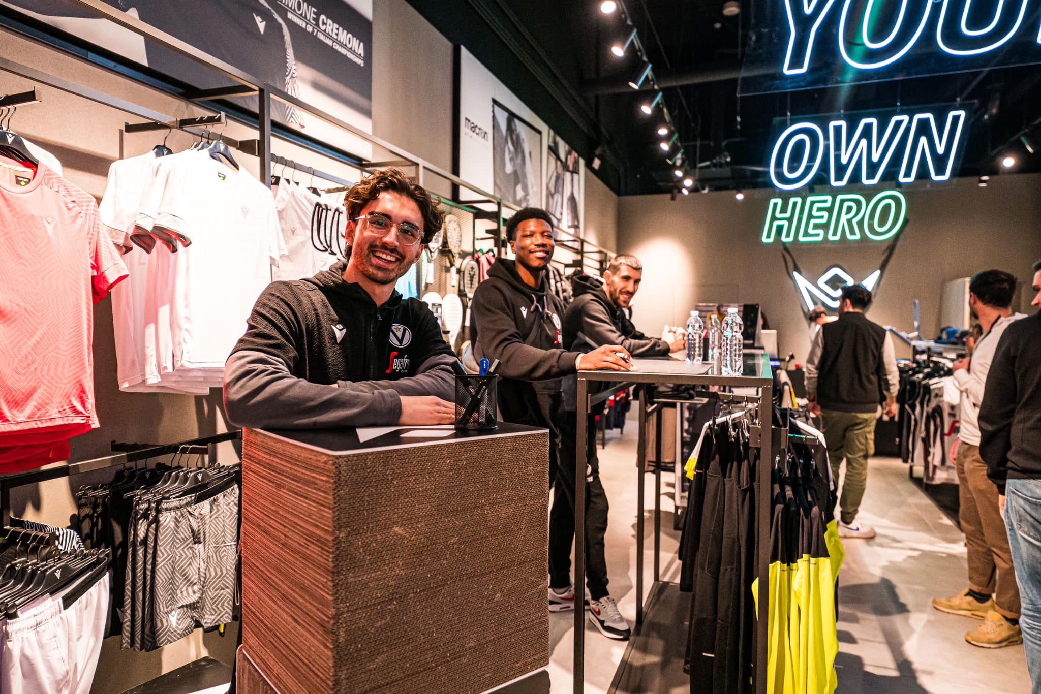 Macron Meet & Greet | Lots of fans at the Macron Store at Shopville ...